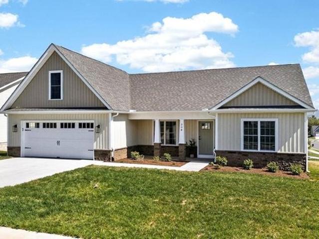 208 Lindburgh Dr, Waynesboro, VA 22980