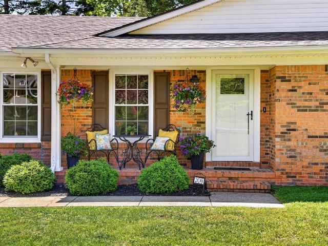208 Lynnwood Drive
