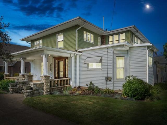 208 Moccasin St, Buchanan, MI 49107
