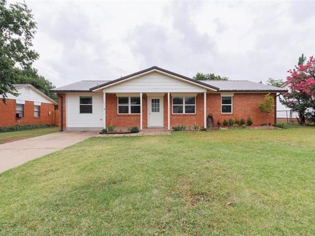 208 Maple St, Elgin, OK 73538