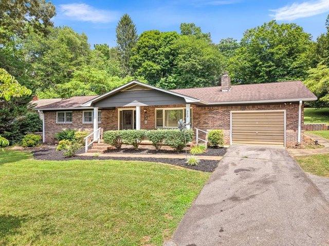 208 Maple St, Franklin, NC 28734