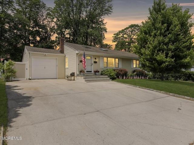 208 Martin Pl, Middletown, NJ 07748