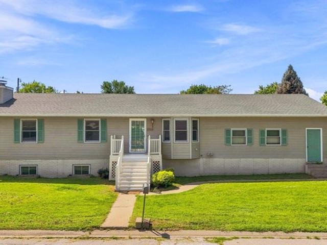 208 McArthur St, Muscatine, IA 52761