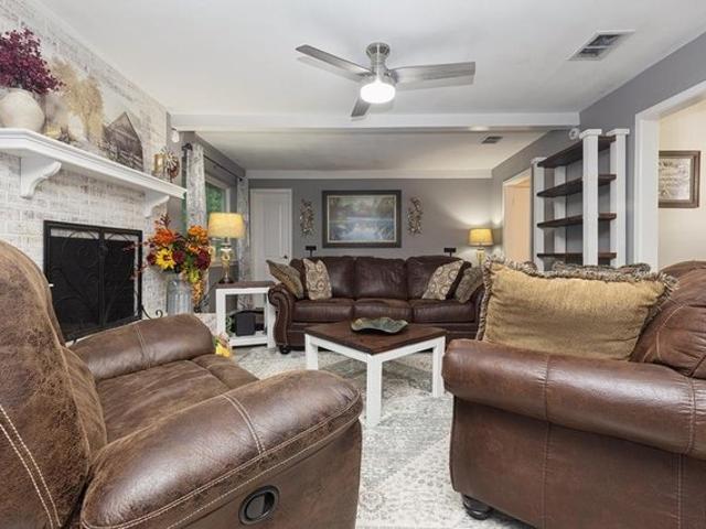 208 Meadow Dr, New Boston, TX 75570