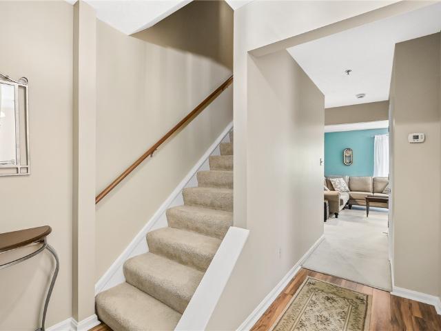 208 Meadowview Dr