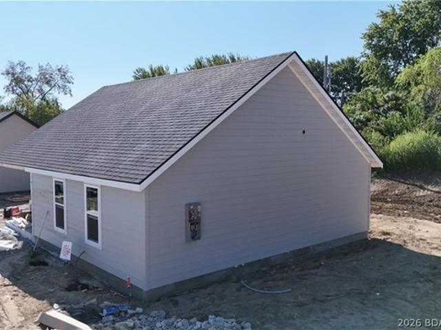 208 Meredith Ln, Eldon, MO 65026
