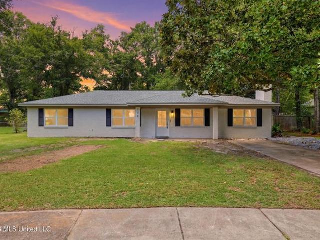 208 Mitchell St, Ocean Springs, MS 39564
