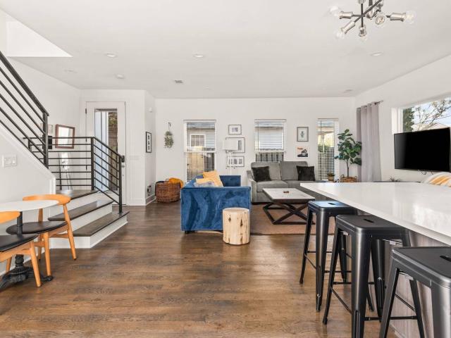 208 Myrtle St # 1A