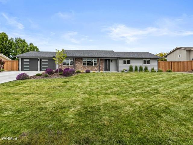 208 N 70th Ave, Yakima, WA 98908