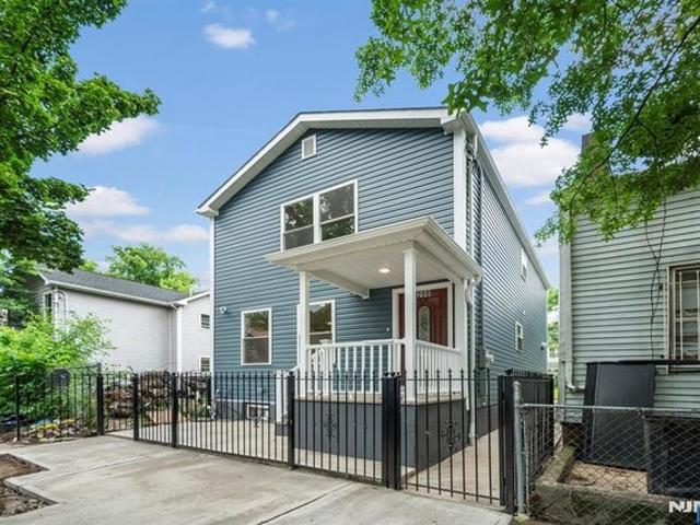 208 N 1st St, Paterson, NJ 07522