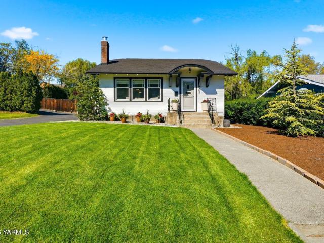 208 N 23rd Ave, Yakima, WA 98902 | MLS #26 1234 | Compass