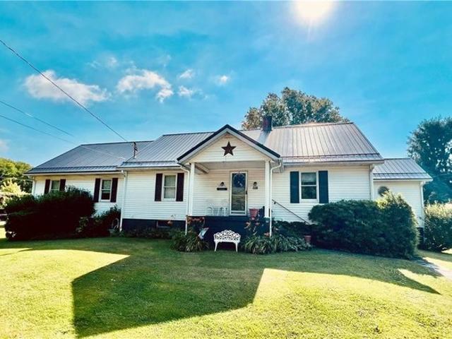 208 N 2nd St, Masontown, PA 15461