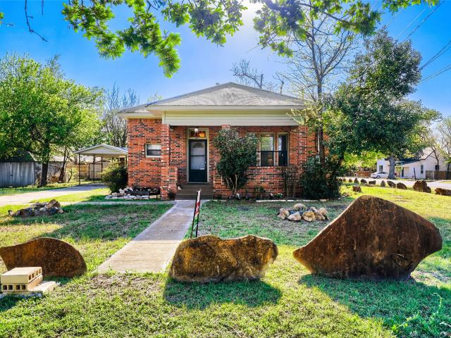 208 N Ave H Ave, Elgin, TX 78621 | MLS #3014 | Compass