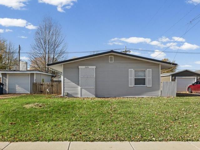 208 N Crescent Dr, Frankfort, IN 46041
