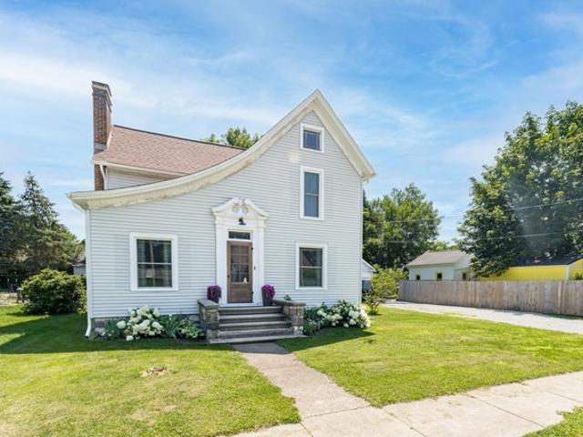 208 N Lagrave St, Paw, MI 49079