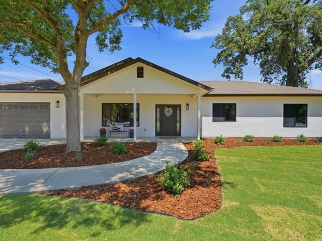 208 N Linwood St, Visalia, CA 93291