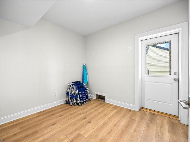 208 N Surrey Ave