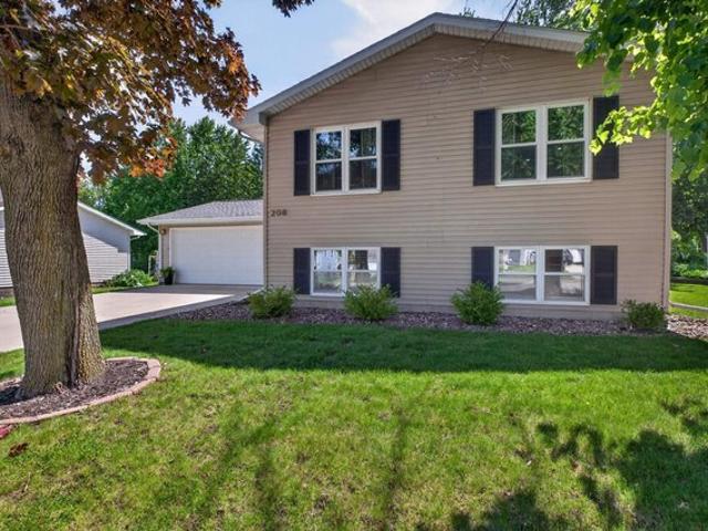 208 NW 23rd St, Waverly, IA 50677