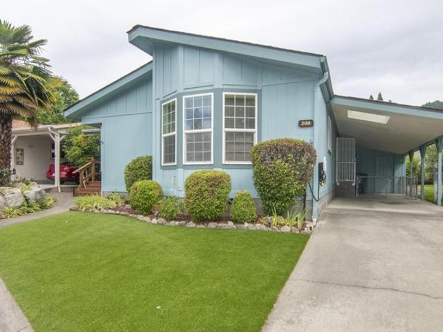 208 NW Creekside Dr, Grants Pass, OR 97526