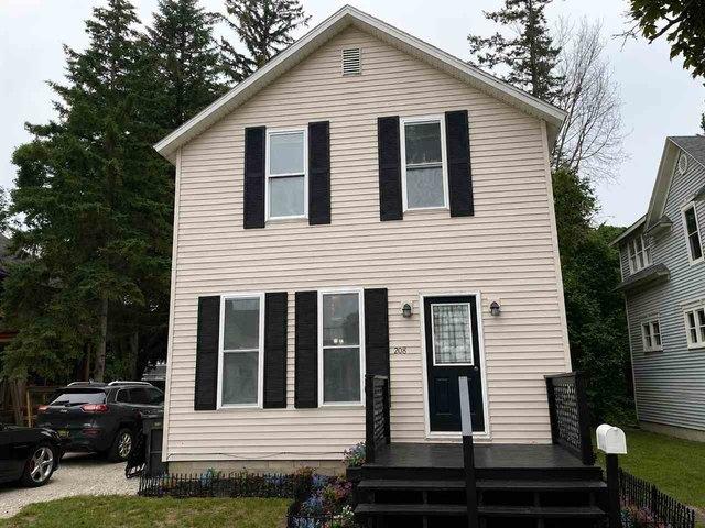208 S Bailey St, Cheboygan, MI 49721