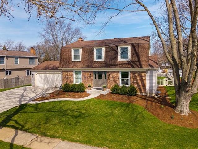 208 S Birchwood Dr, Naperville, IL 60540