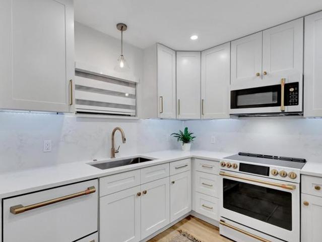 208 S Lakeside Dr #102, Lake Worth Beach, FL 33460