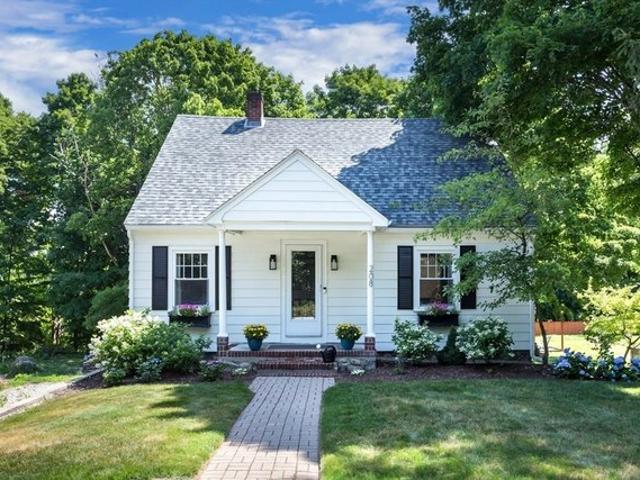 208 S Main St, Hopedale, MA 01747