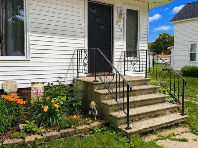 208 SE 2nd Avenue