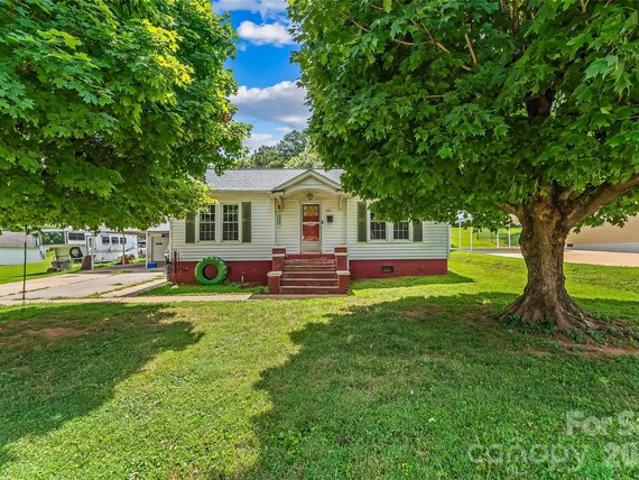 208 Shuping St, Morganton, NC 28655