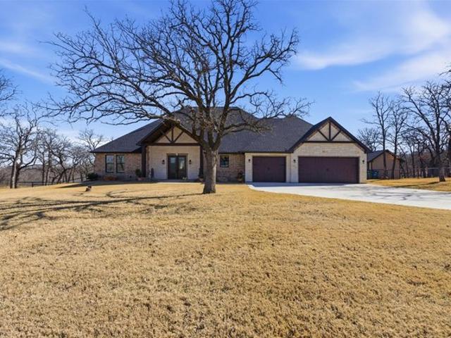 208 Shady Oaks Dr, Runaway Bay, TX 76426