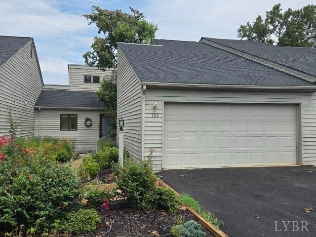 208 Shaker Ln, Forest, VA 24551