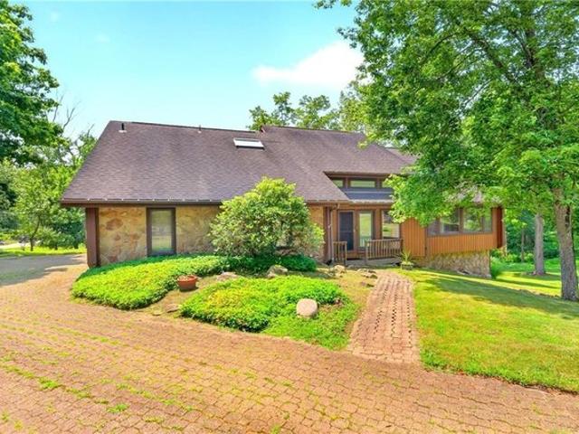208 Springhouse Dr, Clairton, PA 15025