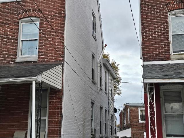 208 Stanbridge St, Norristown, PA 19401 | MLS #PAMC2158