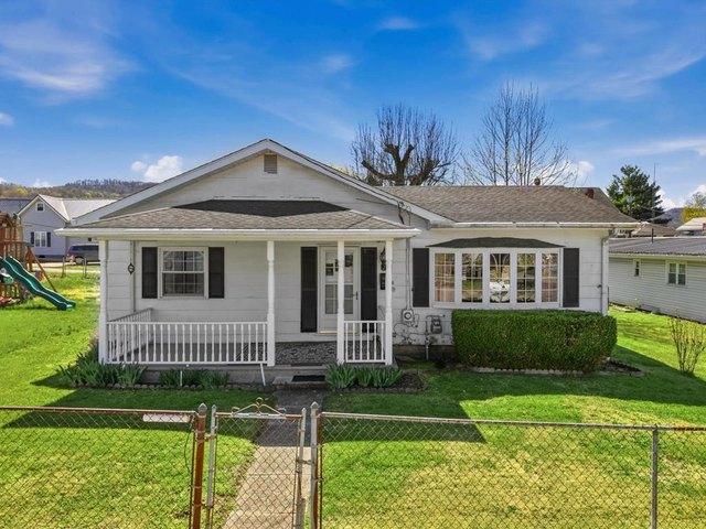 208 Stephens St, Paden City, WV 26159