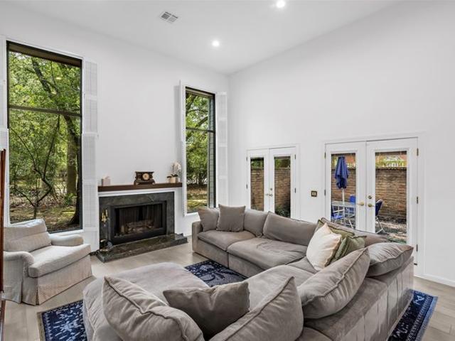 208 Sugarberry Cir, Houston, TX 77024