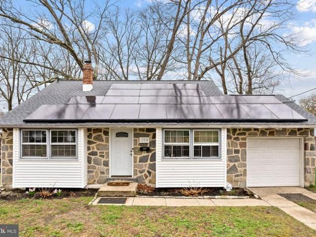 208 Sussex Dr, Lindenwold, NJ 08021