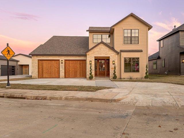 208 Pecan St, Roanoke, TX 76262