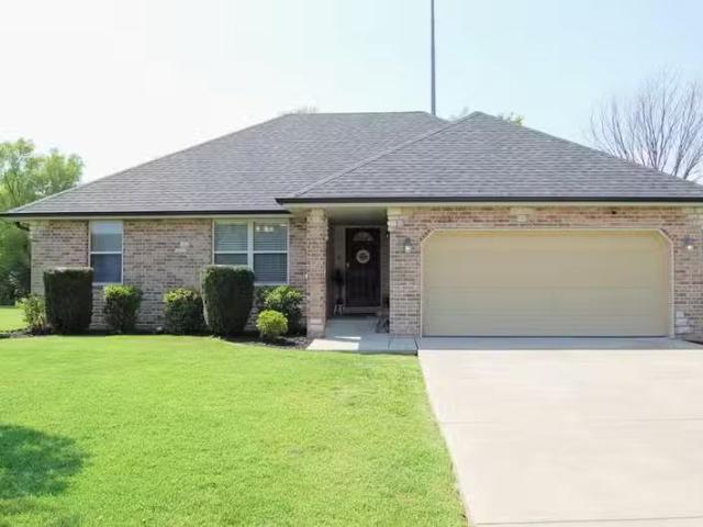 208 PHEASANT, WILLARD, MO 65781 Single Family Residence For Sa.