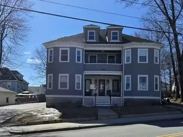 208 Pine St, 208F, Lowell, MA 01851