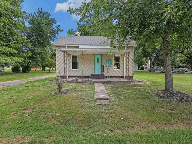 208 Pine St, Ewing, IL 62836