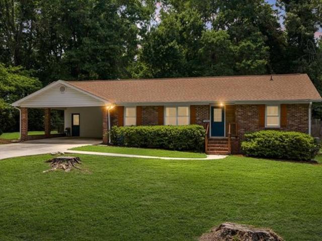 208 Pinewood Dr, Taylors, SC 29687