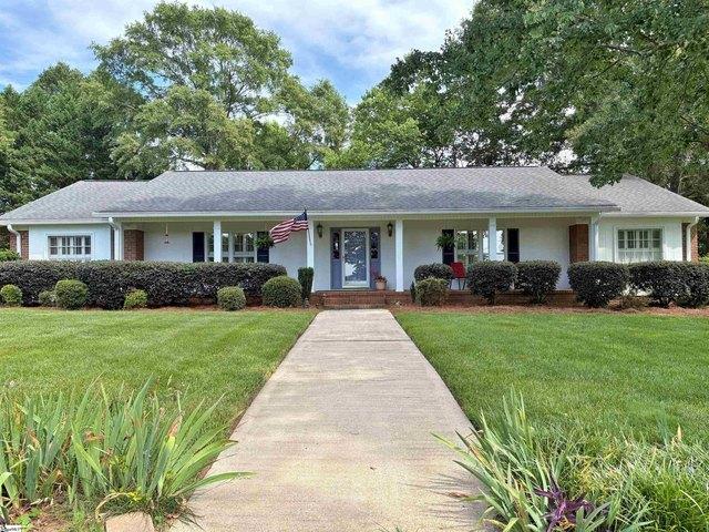 208 Plantation Dr, Simpsonville, SC 29681