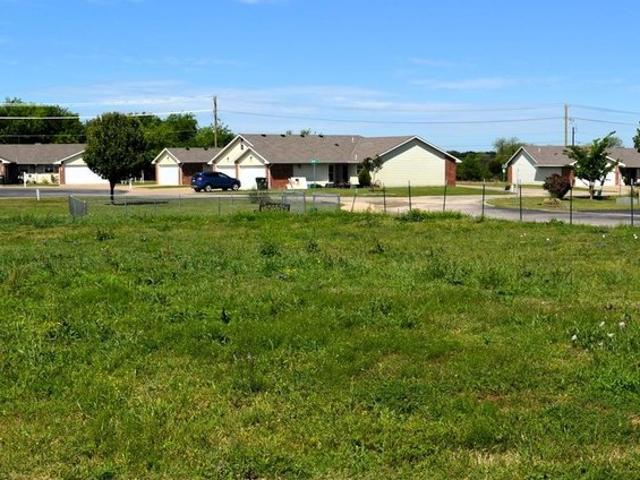 208 Preston Cir, Mabank, TX 75147