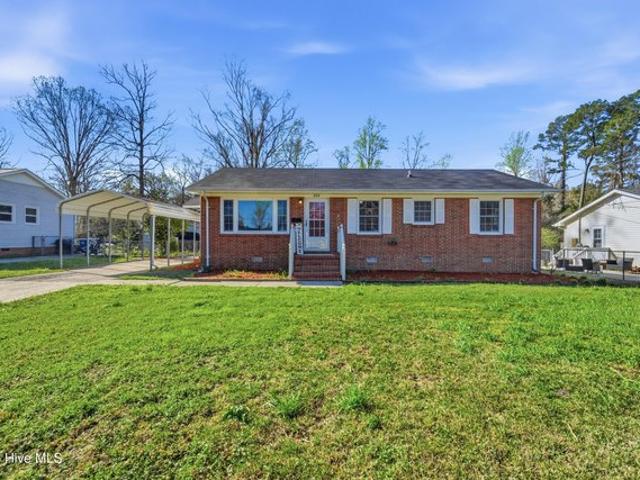 208 Puller Dr, Jacksonville, NC 28540