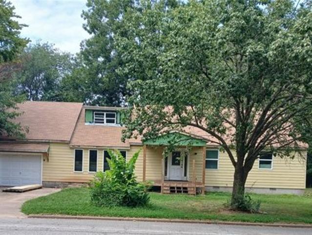 208 Quandt Ave, Springdale, AR 72764