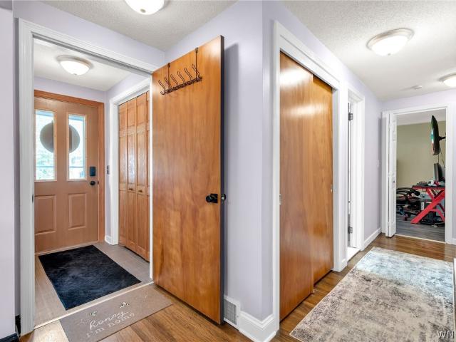 208 Royal Parkway W