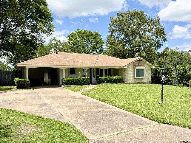 208 Robinhood Cir, Crockett, TX 75835