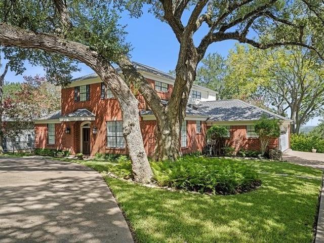 208 Rolling Hill Dr, La Grange, TX 78945