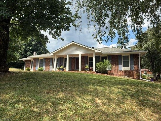 208 Raven Green St, Wilkesboro, NC 28697