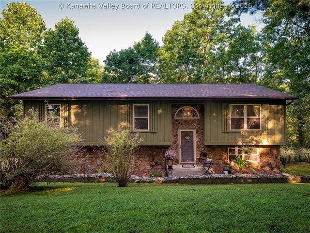 208 Red Bud Ln, Hurricane, WV 25526